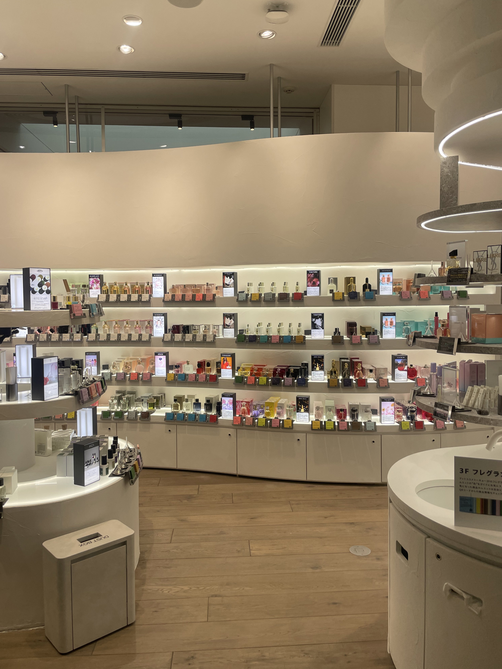 リニューアルした渋谷の「＠cosme TOKYO」に潜入！注目すべき6つのポイントを解説 - HEY SISTER